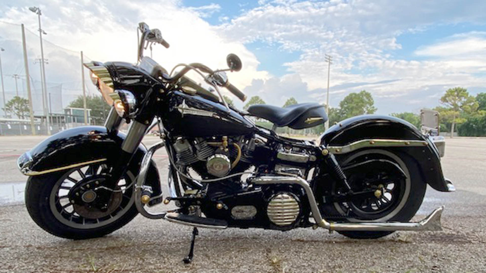 1982 Harley-Davidson FLH - Dennis Kirk - Garage Build